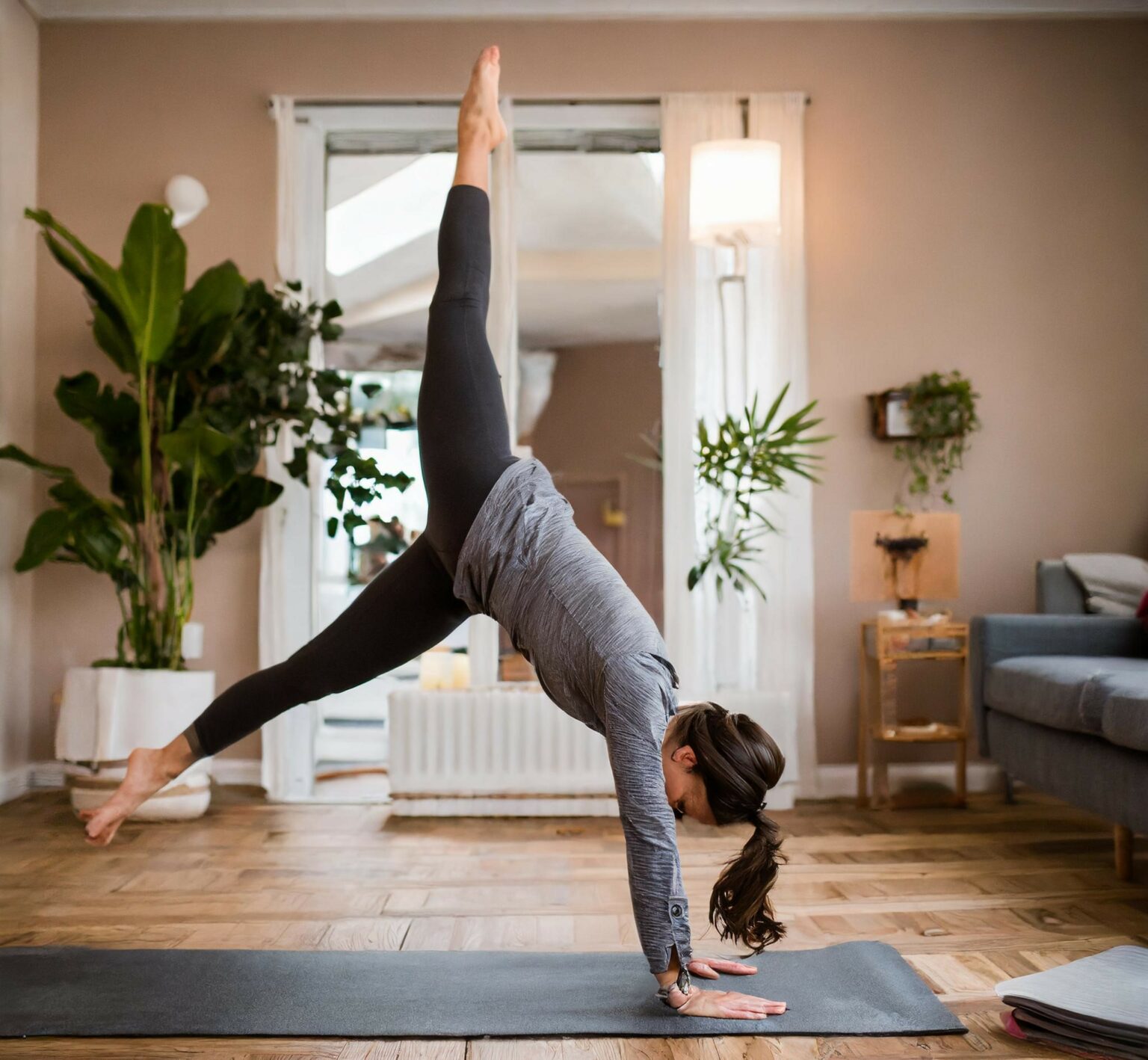 Les bienfaits de la posture de yoga Sirsasana au yoga - Wooskill Blog